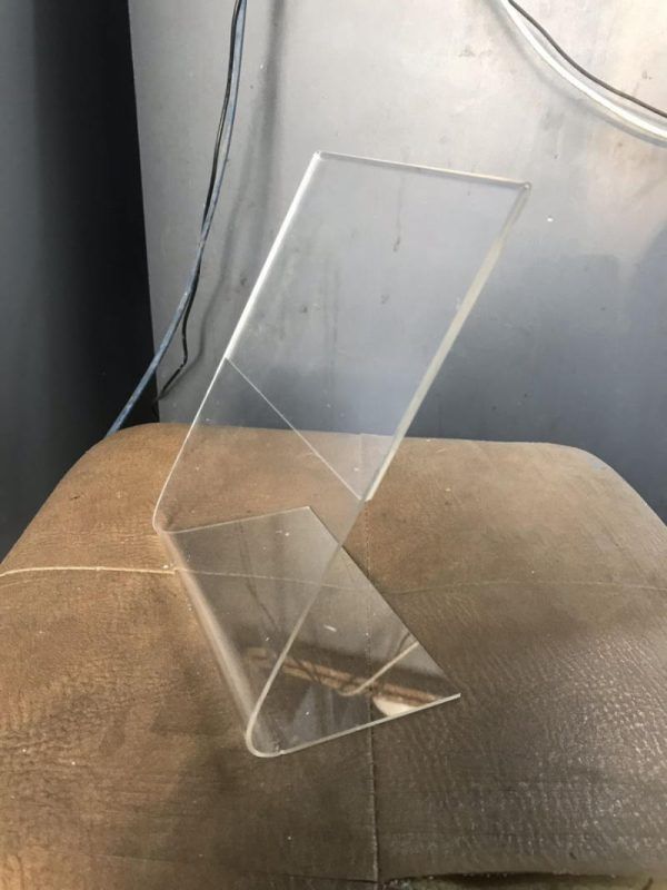 Standee mica là gì? Địa chỉ in standee mica uy tín